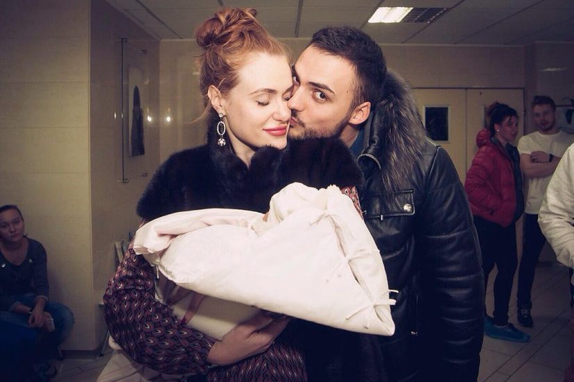 Слава из "НеАнгелов" рассказала, как назвала дочь - фото